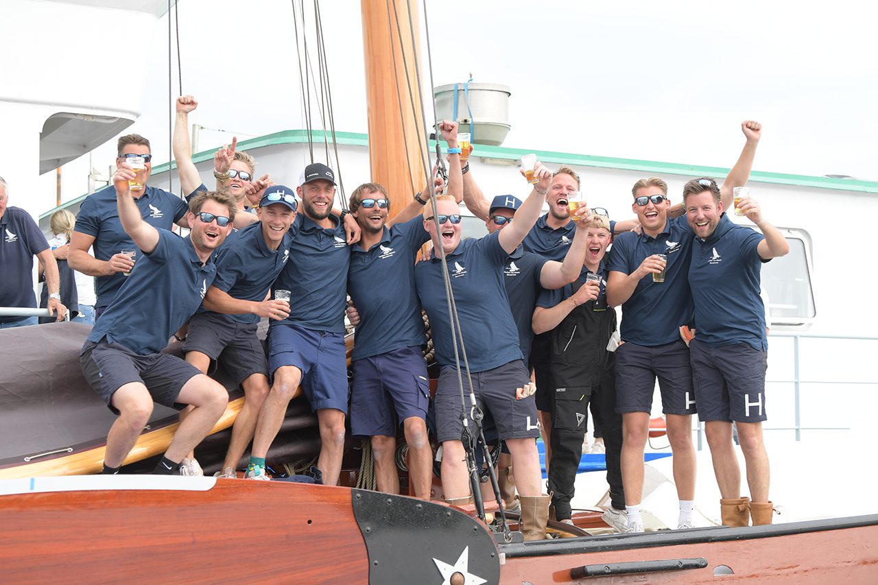 Heerenveen pakt overwinning op de finish | SKS Skûtsjesilen